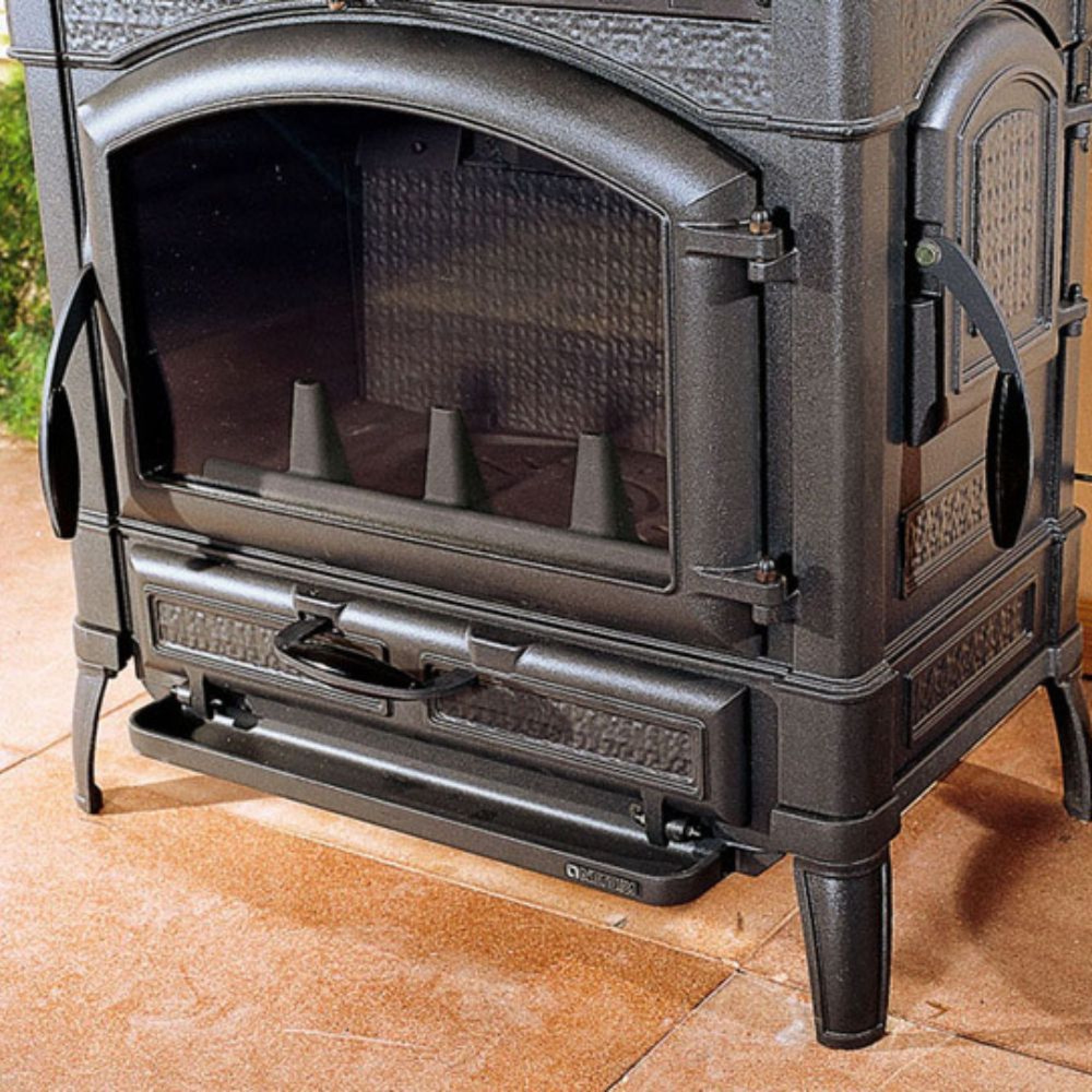 Italian cast iron wood burning stove La Nordica Isotta Lean, 9.3kW ...